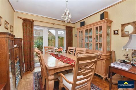 Property Details For Grange Road Eastbourne Bn21 4eu Town Property
