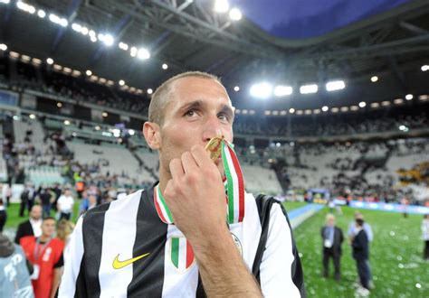 Foto Giorgio Chiellini Dice Addio Al Calcio I Momenti Più Importanti
