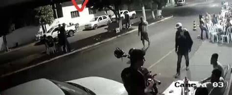 Jovem é Baleado Durante Troca De Tiros Na Porta De Bar Em Ouvidor