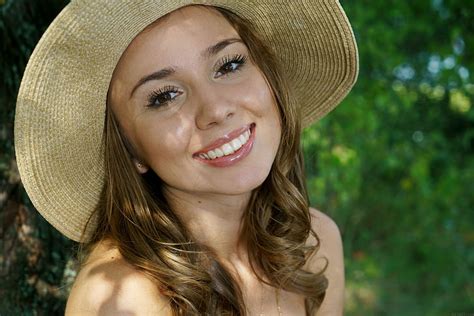Linda Chase 1080p 2k 4k 5k Hd Wallpapers Free Download Wallpaper Flare