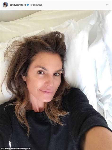 Cindy Crawford Steps Out Of The Salon In Malibu With A Fresh Hairdo As
