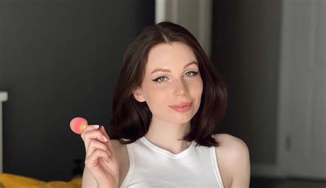 Lesya Moon Bio Age Height Wiki Models Biography
