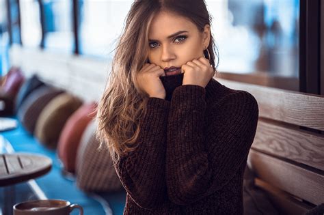 Brunette Dajana Kllogjri Depth Of Field Girl Lipstick Long Hair Model