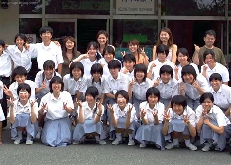 集合写真パンチラは、卒業式、修学旅行、研修、懇親会終わった後とかが淫ら