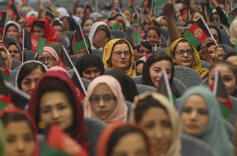 زنان و خبرنگاران افغانستان در ۲۰۲۱ با چالش‌های بسیاری روبه‌رو بودند