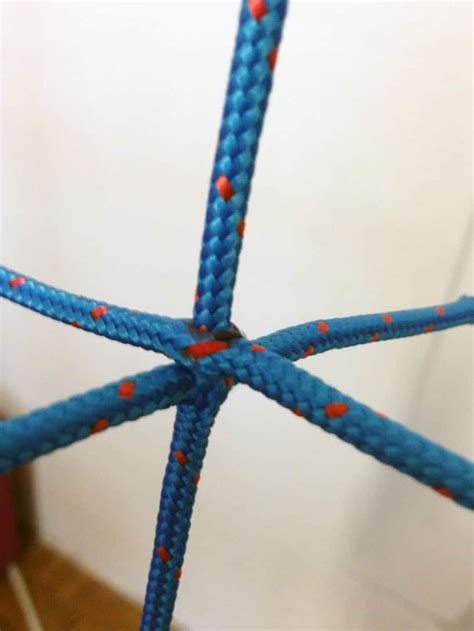 closeup of the ropes