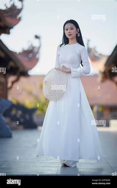 Ho Chi Minh City Vietnam Portrait Women In White Ao Dai Vietnam The
