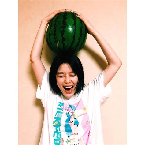 吉倉あおいさんのインスタグラム写真 吉倉あおいinstagram 「🍉🍉🍉 🍉 6kgくらいあった 次の日には完食 今年2玉目
