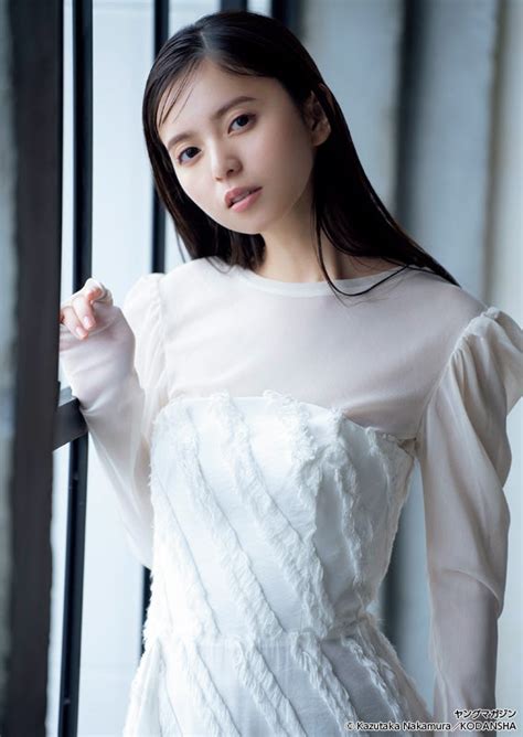 画像4 4 齋藤飛鳥、キャミワンピ＆ショーパン姿で透明素肌披露 3年ぶり「ヤンマガ」表紙登場 モデルプレス