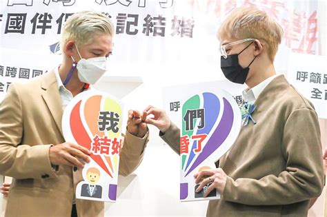Taiwan Macau Gay Couple Marry After Legal Victory – 台北時報 Lgbtq