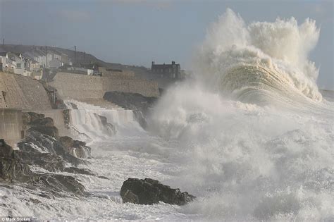 Storm Waves Hits Britains Coast Democratic Underground