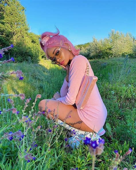 Nyane ® • 𝓎𝓊𝓃𝑔 𝓂𝑒𝓉𝓈𝒾 στο Instagram Back To Pink 💕 👟 Nakedwolfe