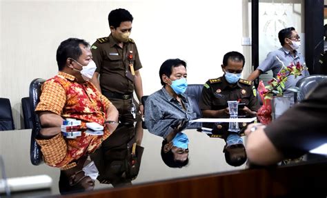 Penyidik Kejati Jatim Tahan Lagi Tersangka Kredit Fiktif – Kejaksaan