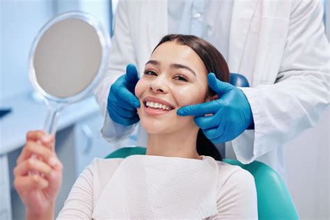 Know The Differences Between Dental Veneers And Dentures
