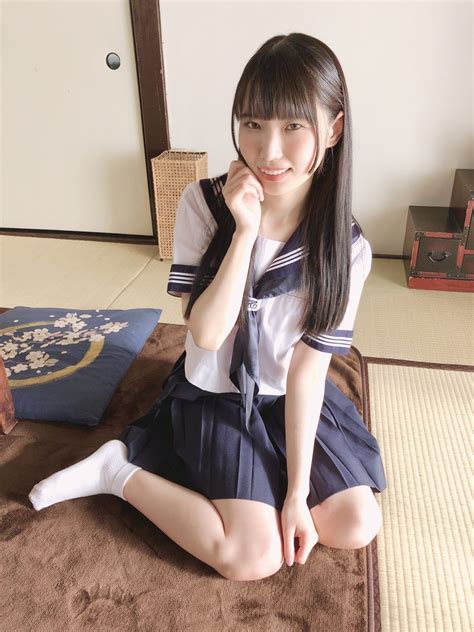 希咲那奈 白ソックスなセーラー服画像