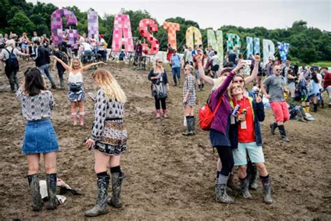 Glastonbury Festival Goers Will Walk 30 Miles And Take 143 Photos