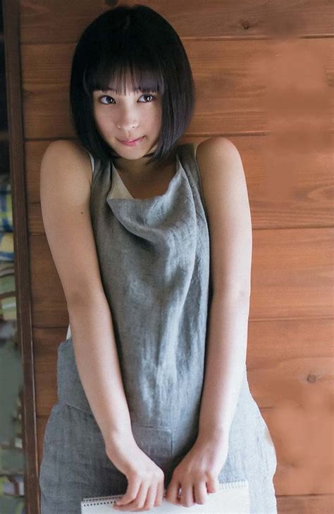 広瀬すず画像 パンチラ、ツル腋、巨乳、水着写真集