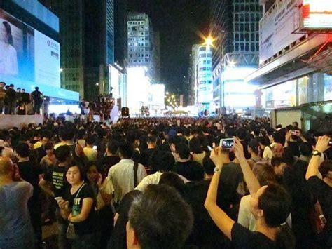 【傘の革命】香港民主化デモ「催涙ガスはいらない。私たちはもう、泣いている」（画像） ハフポスト News