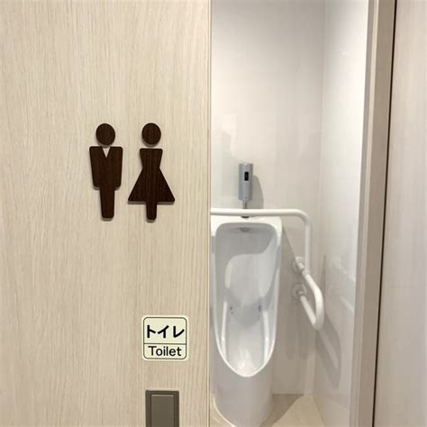 【楽天市場】【送料無料】木製トイレ男女サインプレート【bタイプ】toilet サイン お手洗い 男トイレ 女トイレ ピクトグラム 表示板 案内