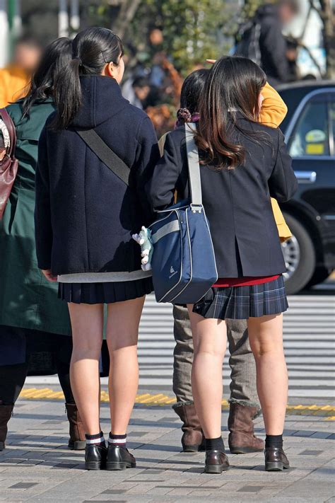 【画像】通学中な女子高生の一瞬を捉えた街撮り写真 Jkちゃんねる 女子高生画像サイト