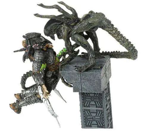McFarlane Toys Alien vs Predator Playsets Alien Attacks Predator Action ...