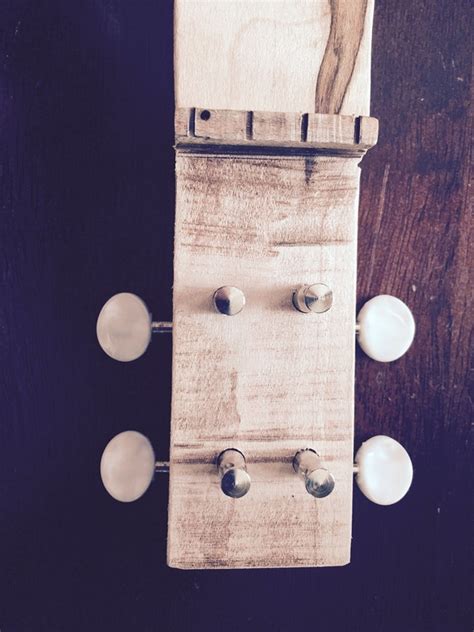 DIY -- Ukulele - HI. MY NAME IS LAURENNE.