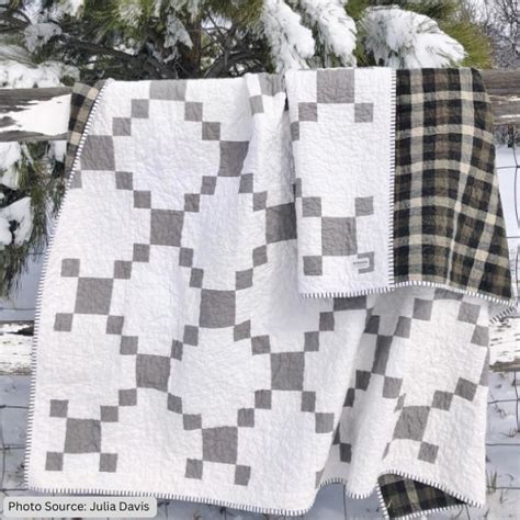 Image result for Simple Two-Color Quilt Patterns
