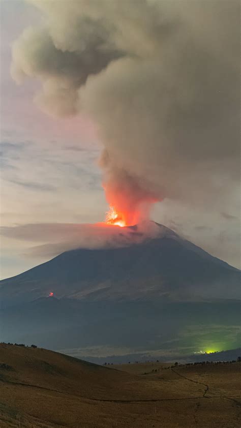 Active Volcano Eruption · Free Stock Photo