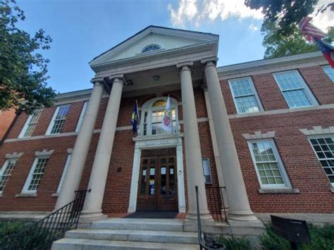 Decatur Downtown Historic District in Decatur, GA - Virtual Globetrotting