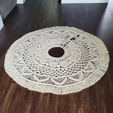 4 Macrame Christmas Tree Skirt Free Patterns - Hello Lidy