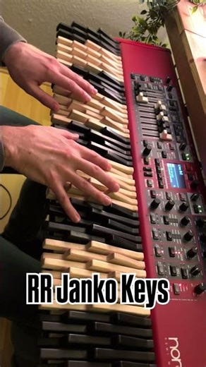 Isomorphic keyboard for uniform chord shapes across all keys