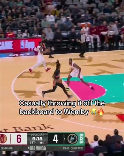 This alley-oop to Wemby 🤯