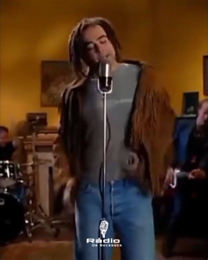 Rádio de Sucessos on Instagram: "Hits anos 90 ❤️🎙️ 1) Counting Crows - Mr. Jones 2) No Doubt - Don't Speak 3) Garbage - Only Happy When It Rains 4) Semisonic - Closing Time 5) Red Hot Chili Peppers - Californication 6) The Verve - Bitter Sweet Symphony 7) Alanis Morissette - Ironic 8) Hole - Malibu 9) The Smashing Pumpkins - 1979 10) Crash Test Dummies - Mmm Mmm Mmm Mmm #musica90 #the90s #musicaanos90 #flashback #nostalgia90"