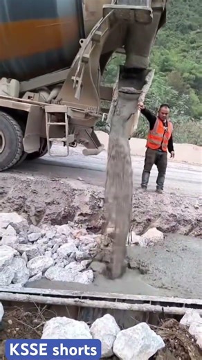 Rock-Filled Retaining Walls: Smart Construction Techniques 🪨🏗️ #RetainingWall #CivilEngineering