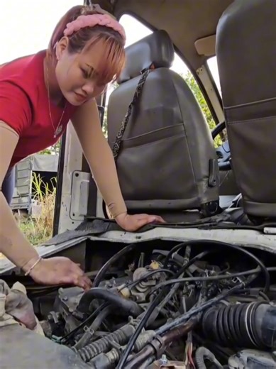 Réparation complète d'une vieille voiture par une mécanicienne très expérimenté. #reparation #bricolage #automobile #rénovation #tiktokfrance🇨🇵