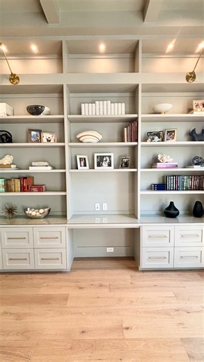 One of the best parts of decluttering? It saves you money—like, a lot. Once I organized my home and cleared out the clutter, I realized how many things I used to buy on autopilot that I just didn’t need. If you’re overwhelmed by stuff and wondering why your house never feels tidy, this list is a great place to start. Here are 22 things I stopped buying after decluttering my home (and I don’t miss a single one): 1. Storage bins without a purpose 2. Duplicate kitchen gadgets 3. Cheap water bottles