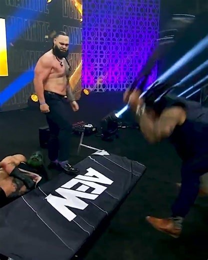 #TheDemand try to DESTROY #JurassicExpress!