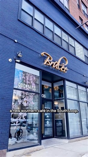 Axios Chicago on Instagram: "🍽️ Something new is brewing in Chicago’s South Loop. THE BIG PICTURE: @bruleechicago is putting a fresh spin on the traditional café concept. It blends Southern hospitality and quality food to create a welcoming place to work remotely or just hang. WHAT TO EXPECT: From avocado croast (croissant rather than toast) to a lobster and sweet potato waffle, Brûlée chefs Emani Nicole Roberts and Kennedy Bufford are taking Southern brunch to the next level. ZOOM IN: Bufford