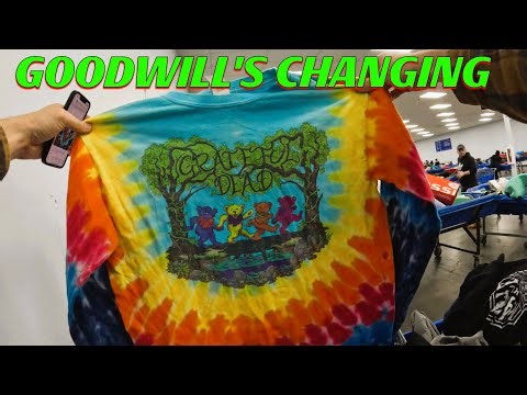 GOODWILL is Changing. Thrifting Vintage T-Shirts in the BINS!!!!