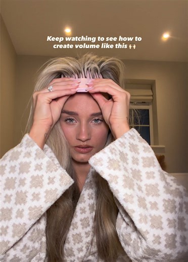 Take your hair styling to new heights with the Brushworks Volumising Hair Clips – the perfect tool for creating instant root lift and long-lasting volume. Ideal for fine, flat, or lifeless hair, these clips are designed to effortlessly enhance your natural body without excessive styling 🙌🏻