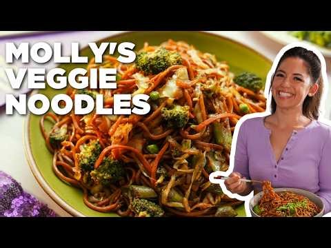 Molly Yeh's Veggie Pan-Fried Noodles | Girl Meets Farm | Food Network