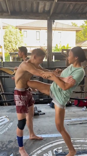 Supergirl's knees are on a DIFFERENT level 🤩😤 | ONE Championship