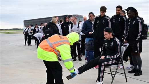 Les Diables Rouges fouillés par la sécurité… sur le tarmac avant d’embarquer pour Chicago - RTBF Actus