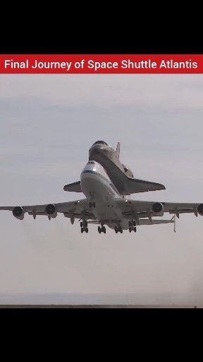 Imagine standing on the runway, waiting as history rolls past… that’s exactly what happened when Space Shuttle Atlantis mounted on NASA’s 747 Shuttle Carrier Aircraft prepared for its last journey. The plane sat in line, engines ready. Slowly, it taxied into position, carrying the massive shuttle on its back. And then — lift-off! The shuttle rose into the sky one last time, escorted by other planes, on its way to its forever home at Kennedy Space Center. A breathtaking farewell to a true space l