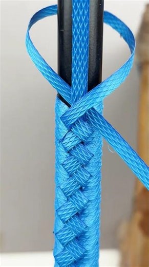 Wow, Brilliant Way to Weave a Strong Handle!