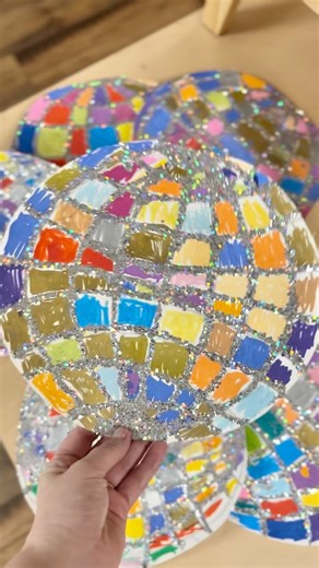 Early Childhood Education Resources on Instagram: "January Bulletin Board Idea. • Comment “NEW YEAR” for a free directed drawing guide if that would be helpful for you! Helpful Notes: the best kind of paper is poster board paper or card stock! The best way to color in all the squares are paint markers, but regular paint and regular markers will work as well. It’s best to color in all the squares first and then do the glitter last!"