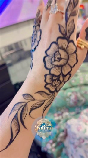Master This Henna Flower Step by Step 🌸✨ Designed so you don’t have to keep rewinding — anyone can do it with basic henna control. Trace it, follow it, or practice your lines. Get the full book step-by-step video via the link in my bio 🔗 💸 Use code MASTER50 for a discount on selected videos #fatima_hennaartist #henna2026 #stepbystephenna #hennatutorial #learnhenna