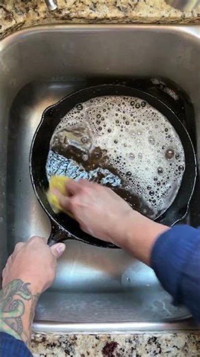 How to Clean a Cast Iron Skillet #howto #cleaning #cooking