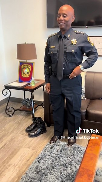 The Boot Man🤴🏾🤘🏾 (@the.official.bootman)’s videos with Country - Evgeny