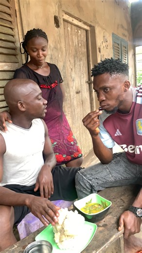 This guy can’t eat with me next time | Mr Swallow